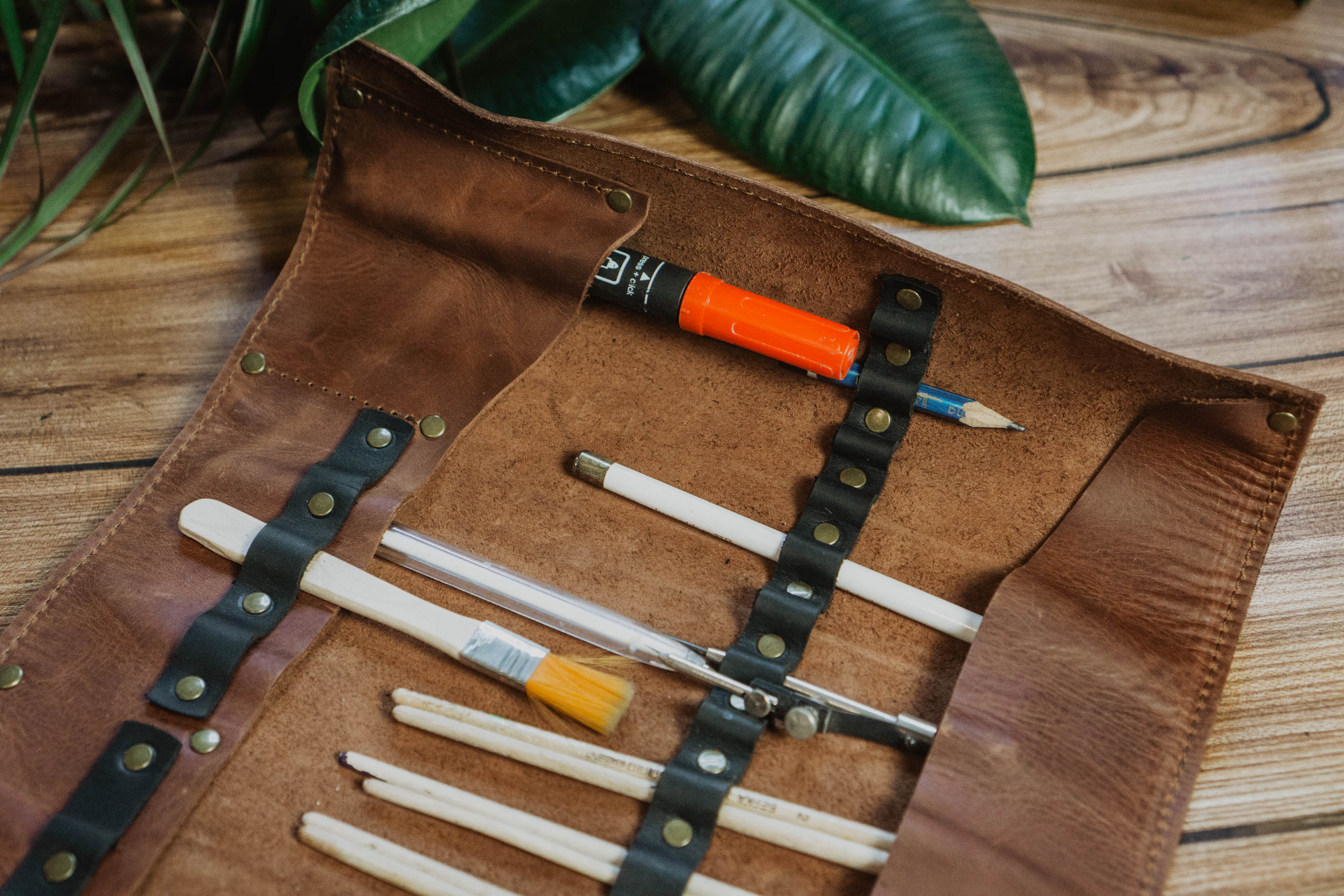 Large Artist Tool Roll Up | Leather drawing case